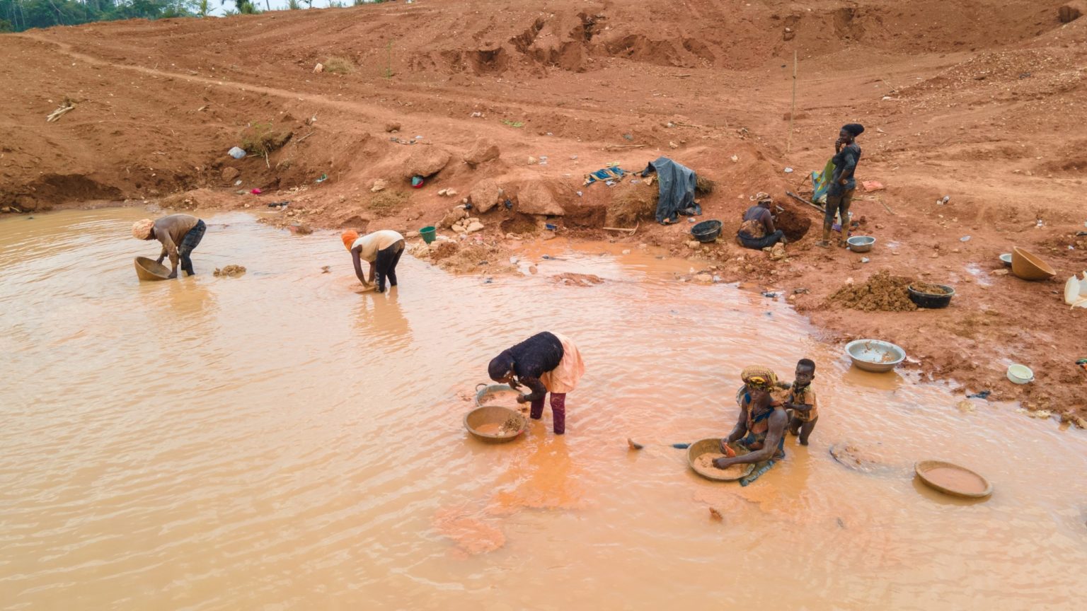 COMMUNITY-LED ACCOUNTABILITY IN THE MINING SECTOR - ICoCA ...